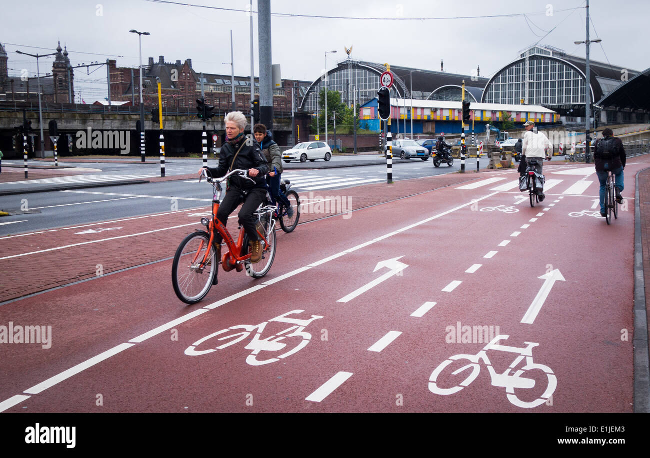 Piste cyclable d'amsterdam Banque de photographies et d’images à haute ...