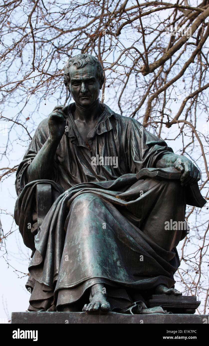 Statue rousseau Banque de photographies et d’images à haute résolution ...