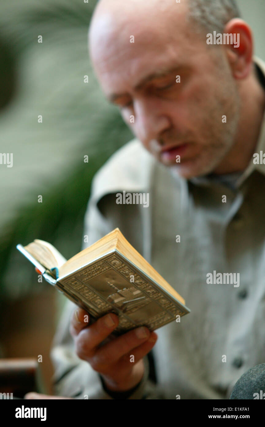 Lecture de la bible Banque de photographies et d’images à haute ...