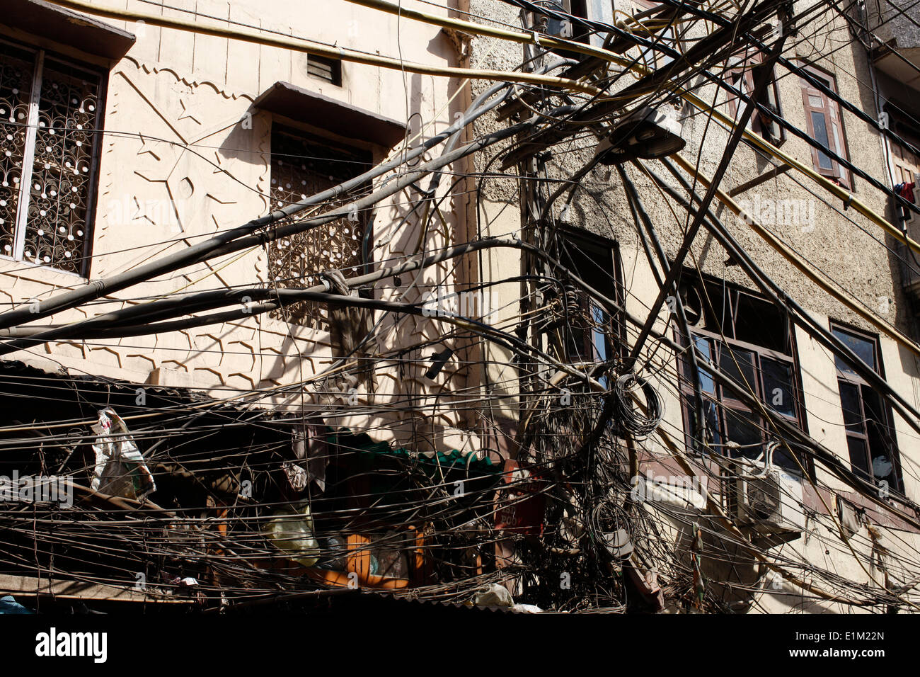 Old cabling Banque de photographies et d’images à haute résolution - Alamy