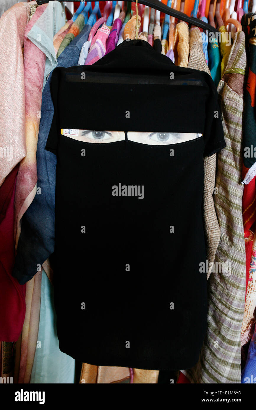 Robe islamique Banque de photographies et d’images à haute résolution ...