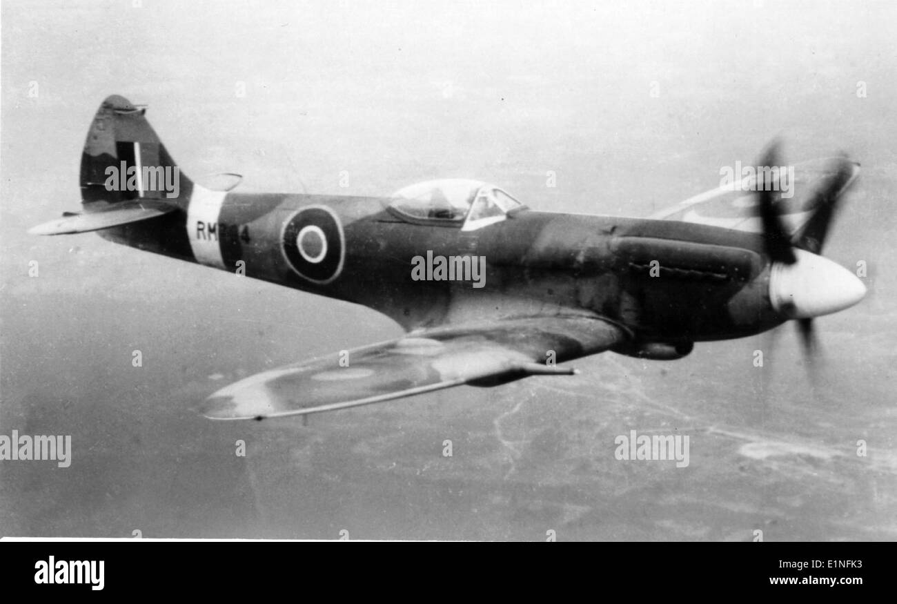 Supermarine spitfire mk xiv Banque de photographies et d’images à haute ...