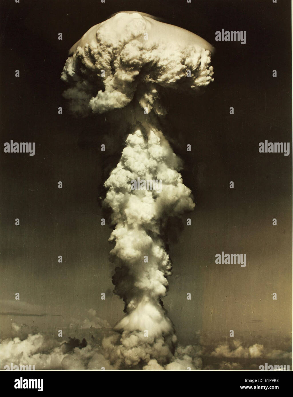 Bombe atomique Banque de photographies et d’images à haute résolution ...