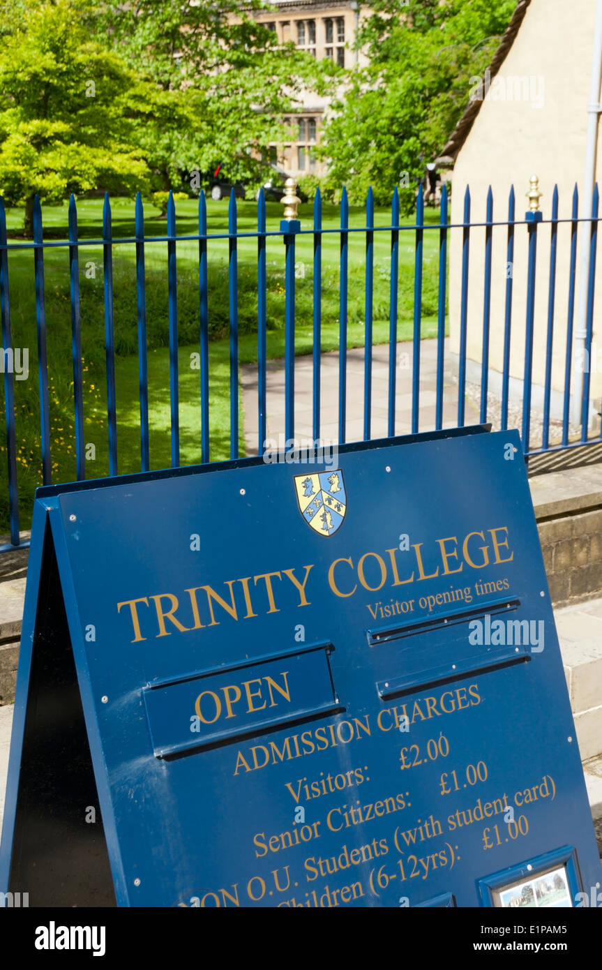 Trinity college sign Banque de photographies et d’images à haute ...