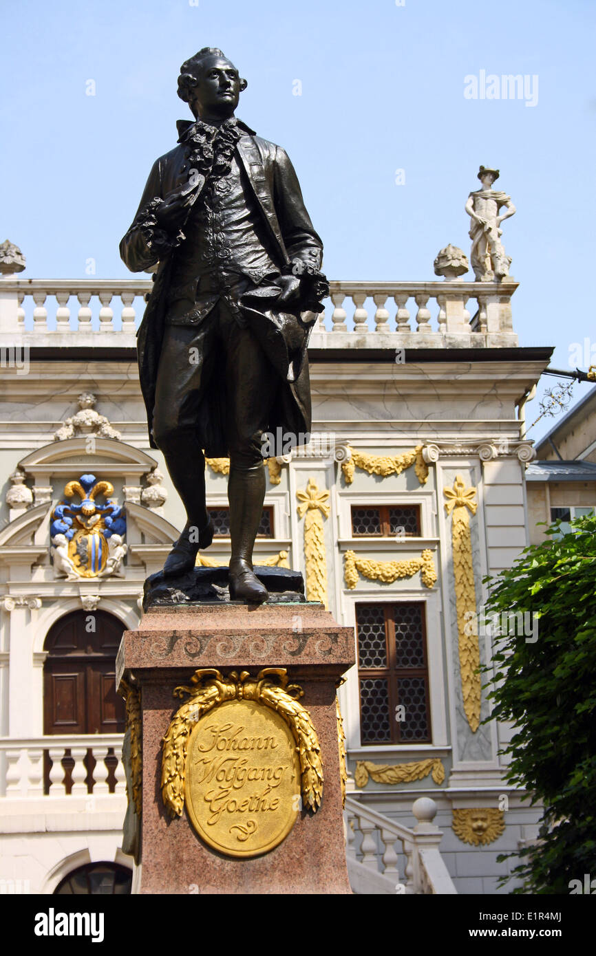 Statue en bronze de goethe Banque de photographies et d’images à haute ...