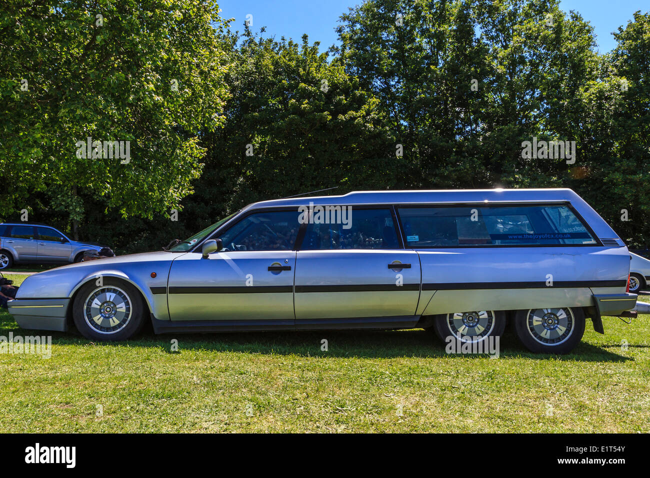 à six roues Banque de photographies et d’images à haute résolution - Alamy