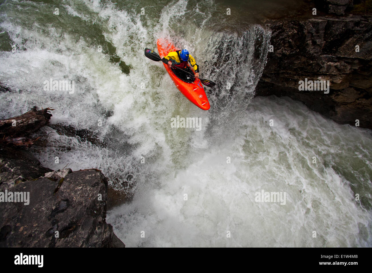 Kayak sur cascade Banque de photographies et d’images à haute ...