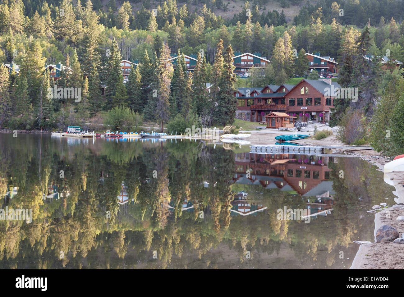 Pyramid lake et pyramid lake resort dans le parc national de jasper ...