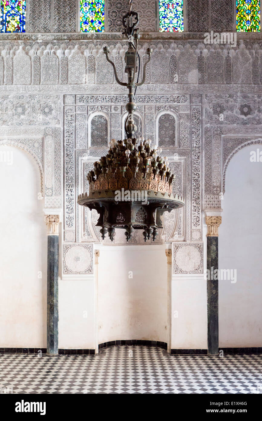 Vue de la salle de prière au magnifique El-Attarine madrassa dans la ...