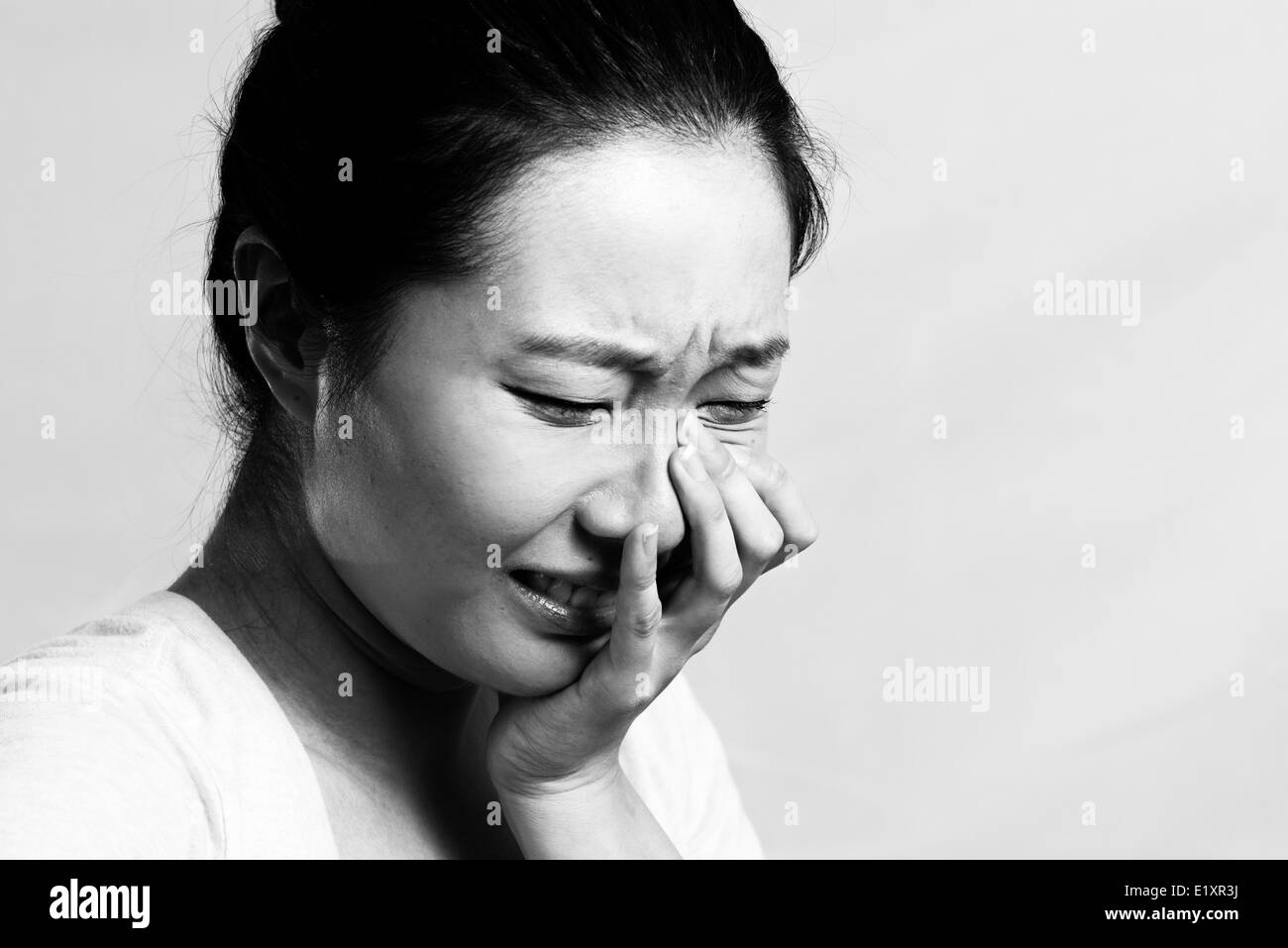Fille triste qui pleure Photo Stock - Alamy