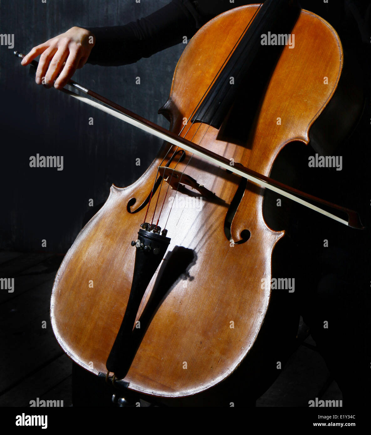 Violoncelle silhouette Banque de photographies et d’images à haute ...