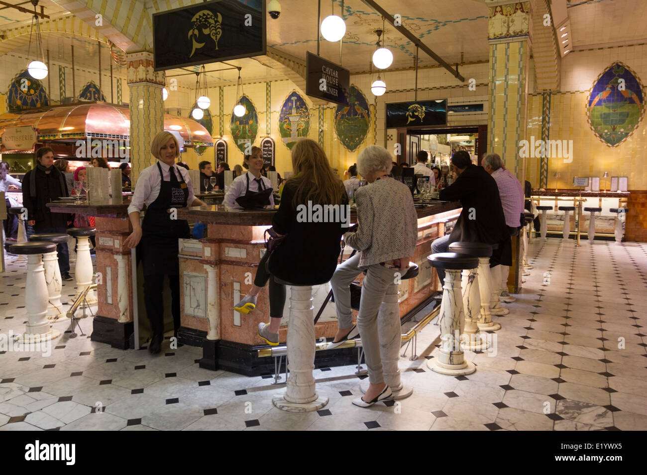 Harrods food hall Banque de photographies et d’images à haute ...