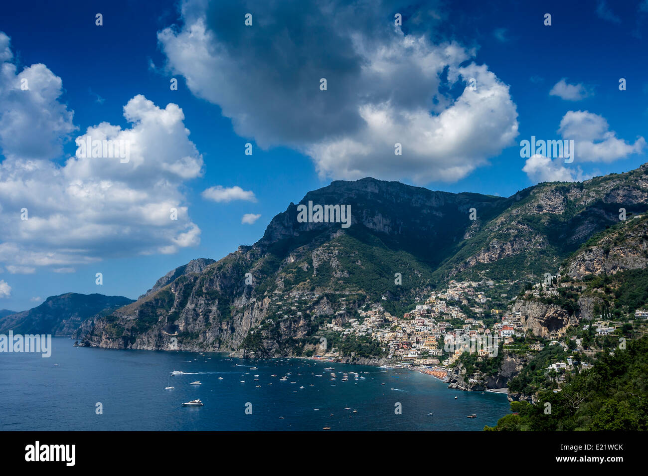 Port de positano Banque de photographies et d’images à haute résolution ...