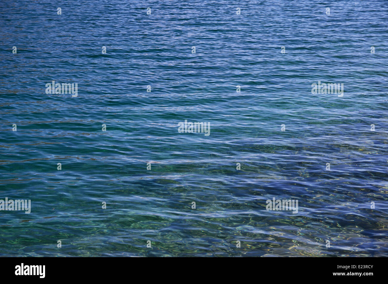 Eau limpide du lac Banque de photographies et d’images à haute ...