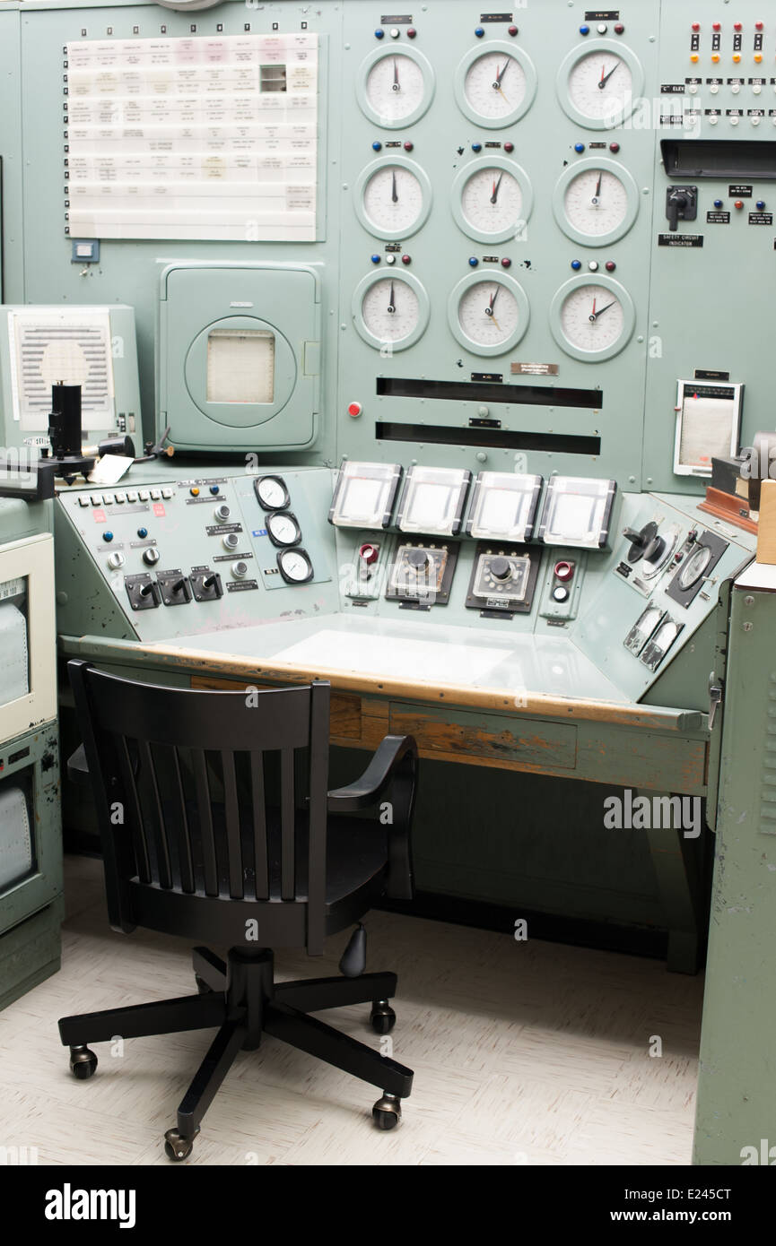 Salle de controle nucleaire Banque de photographies et d’images à haute ...