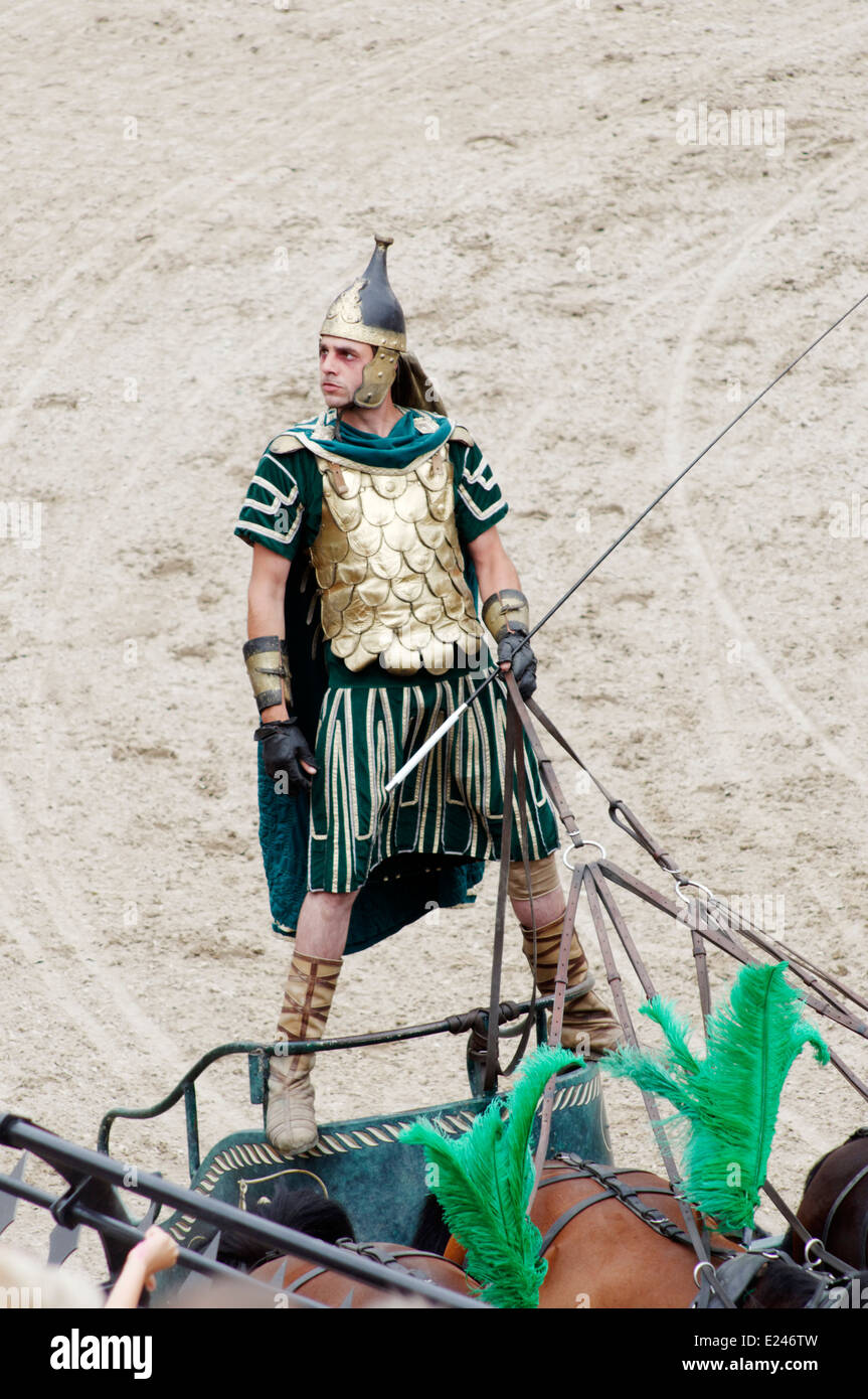 Reconstitution d'un char romain course à Puy du Fou à Les Epesses ...