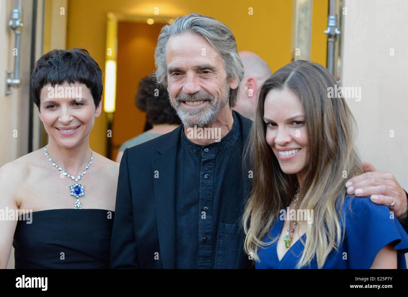 Juliette Binoche, Jeremy Irons et Hilary Swank à l'ouverture officielle ...