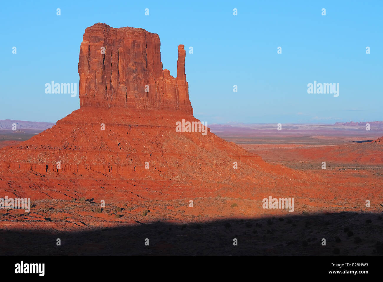 Le beau grès Navajo rouge du paysage emblématique de la Vallée de ...