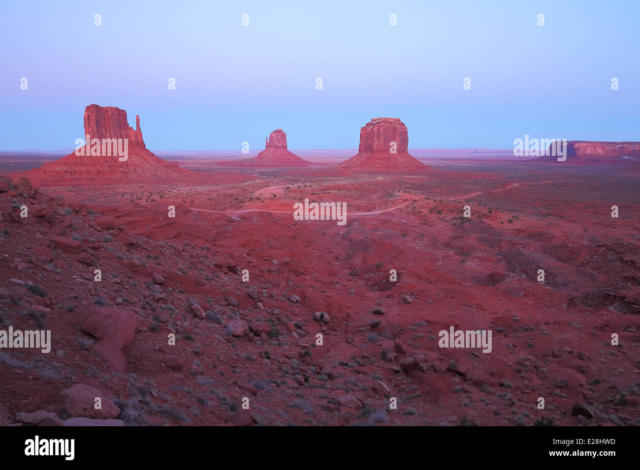 Le beau grès Navajo rouge du paysage emblématique de la Vallée de ...