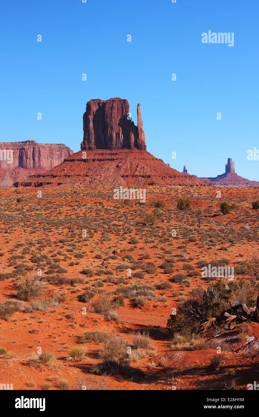 Le beau grès Navajo rouge du paysage emblématique de la Vallée de ...