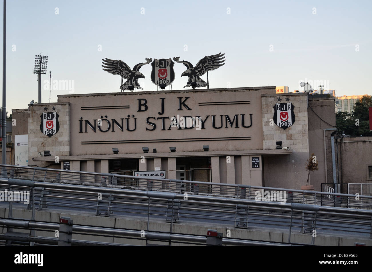 Inonu stadium Banque de photographies et d’images à haute résolution ...