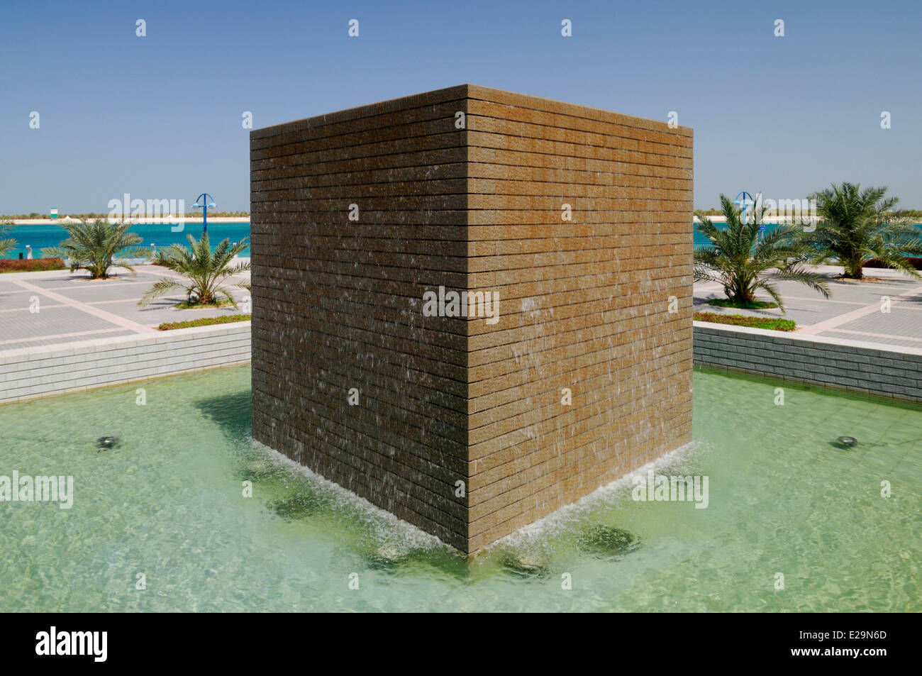 Emirats arabes unis, Abu Dhabi, l'émirat d'Abu Dhabi, fontaine en forme ...