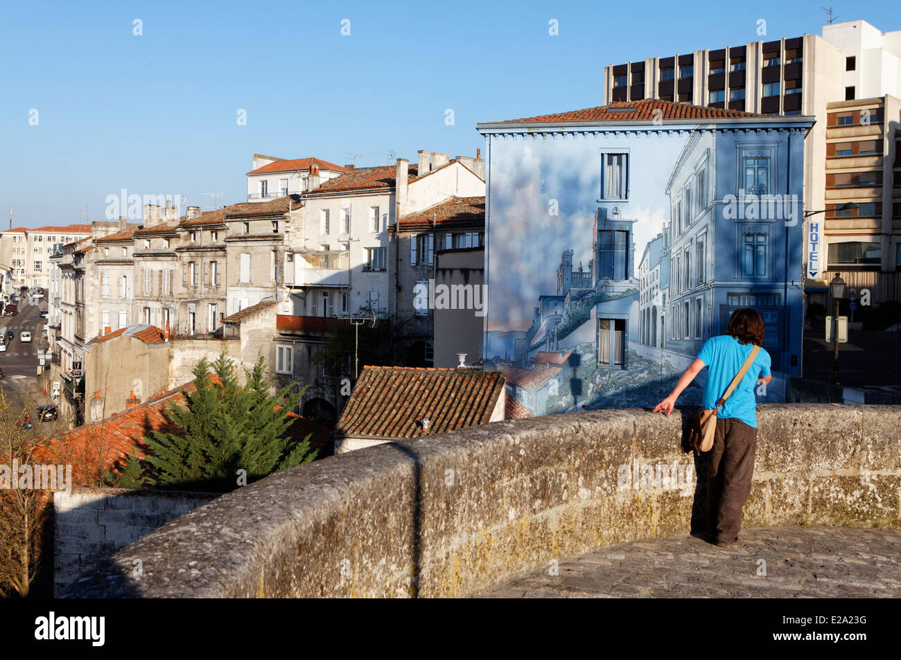 France, Charente, Angoulême, fresque de La Fille des Remparts par Max ... France, Charente, Angoulême, fresque de La Fille des Remparts par Max ...