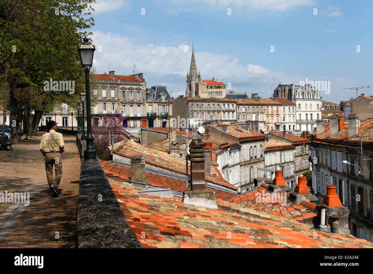 France, Charente, Angouleme, murs de la vieille ville de Photo Stock ...