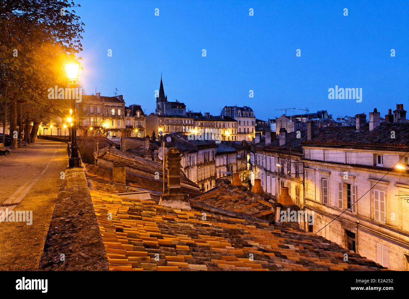 Vue angoulême de nuit Banque de photographies et d’images à haute ...