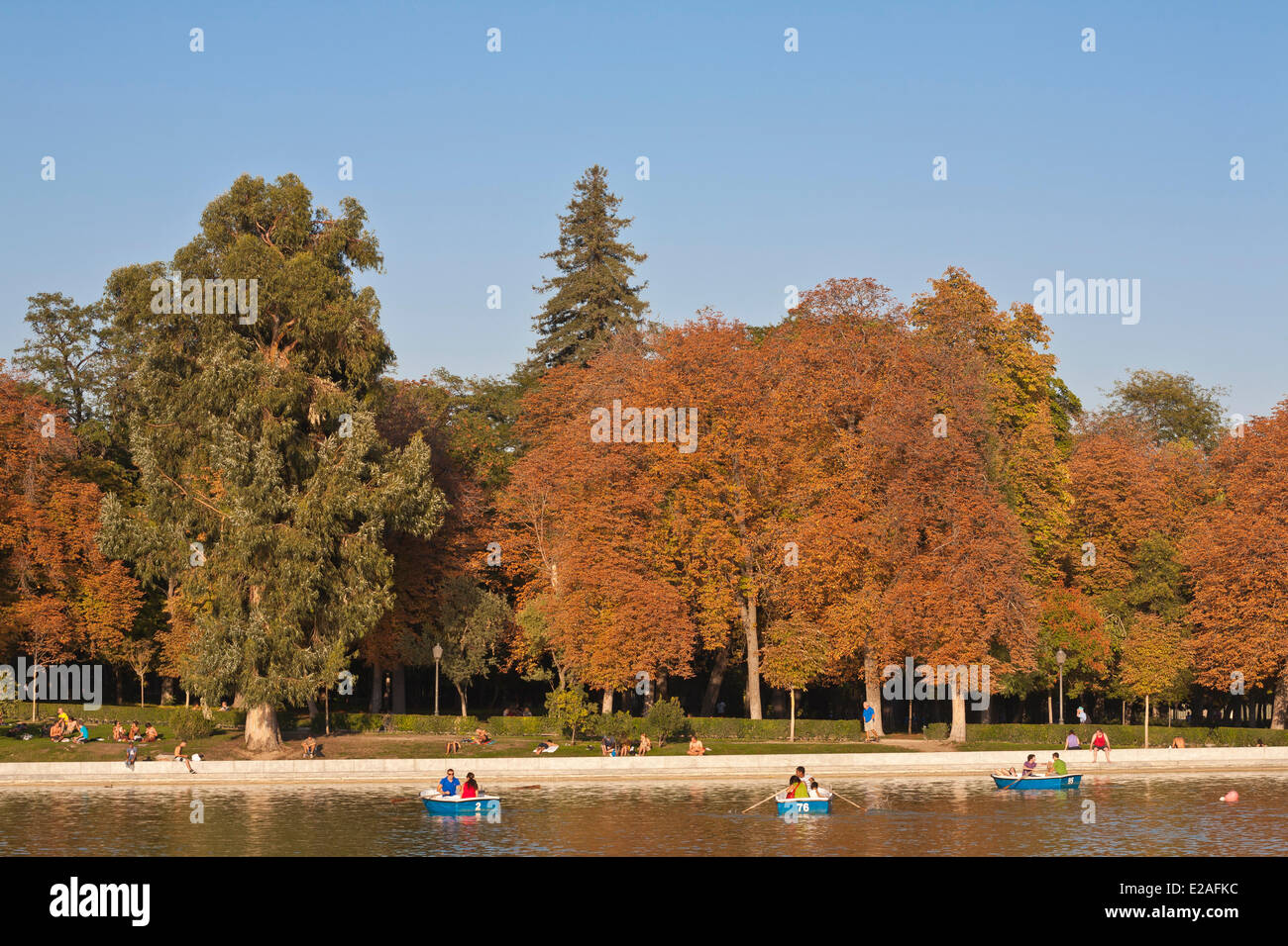 Espagne, Madrid, parc du Retiro créé au 17e siècle, étang Photo Stock ...