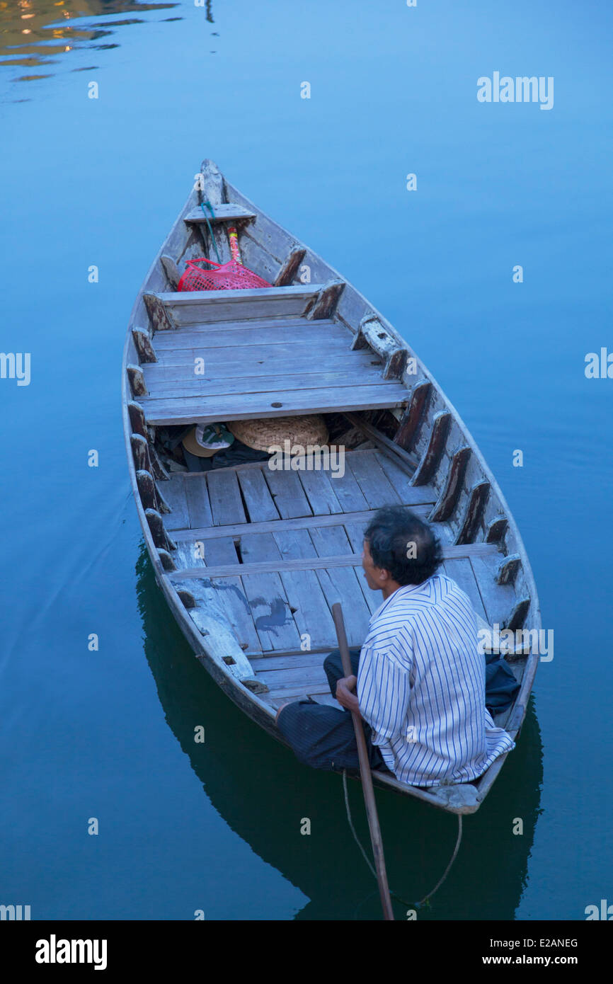 Man rowing boat Banque de photographies et d’images à haute résolution ...