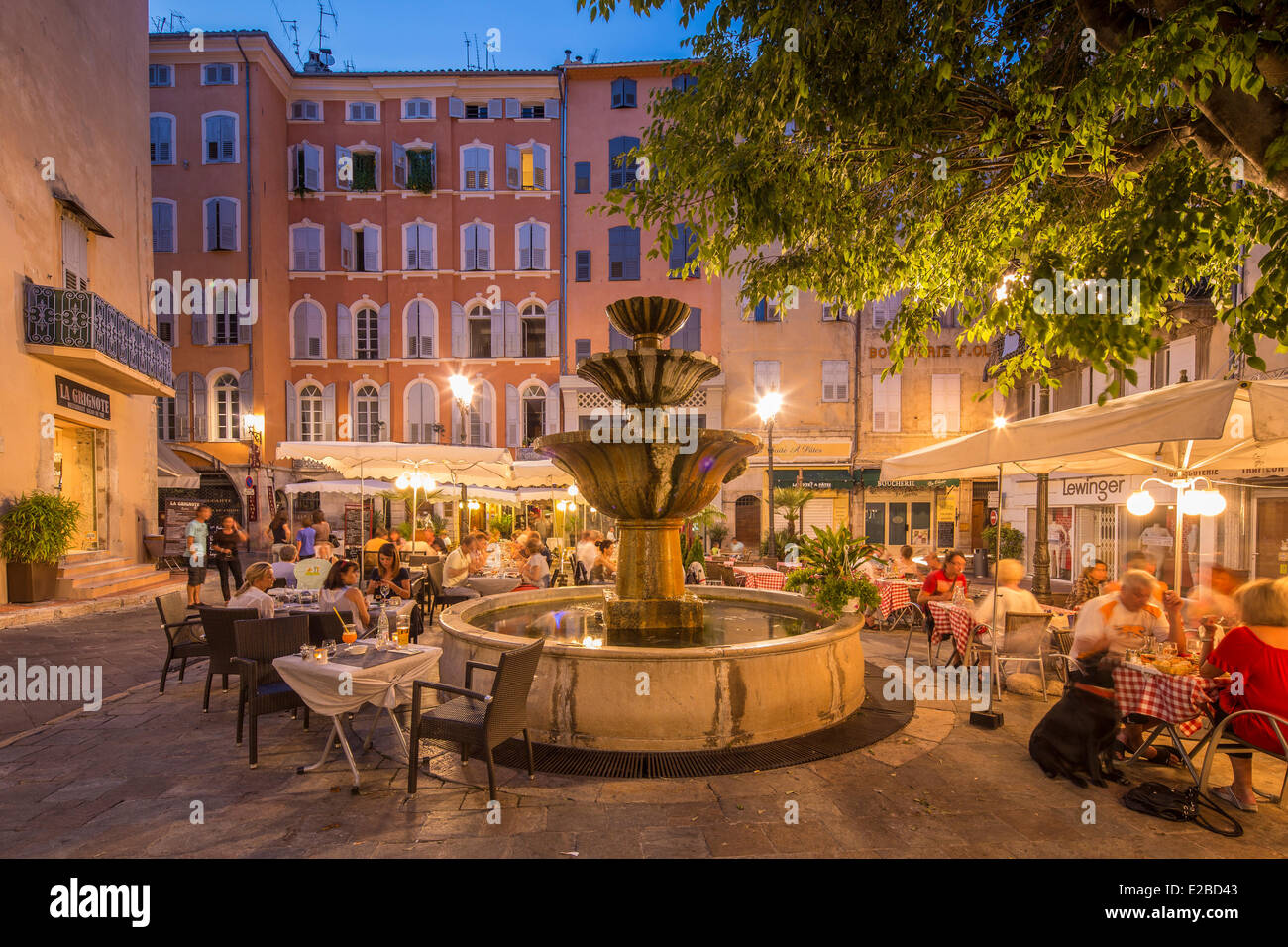 France, Alpes Maritimes, Grasse, place aux aires, fontaine du Bon ...