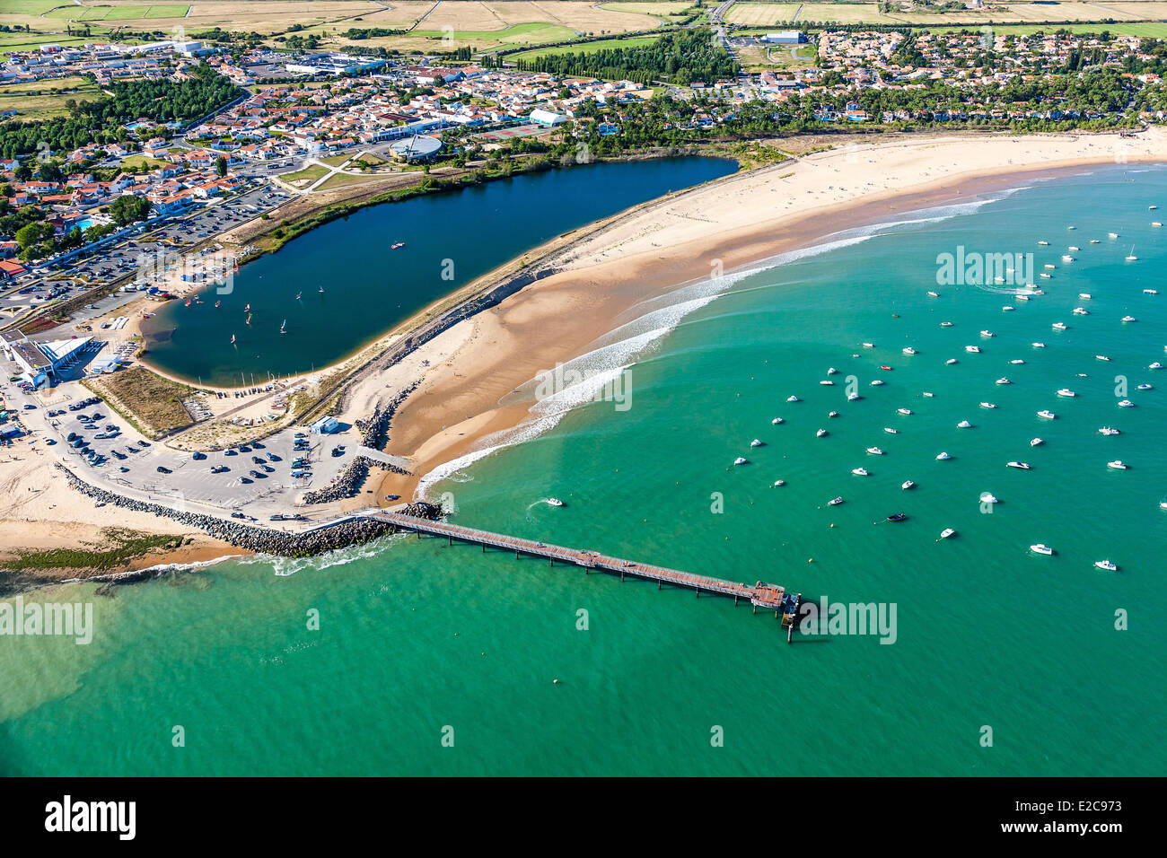 En France, en Vendée, La Tranche sur Mer, la plage et le lac (vue ...