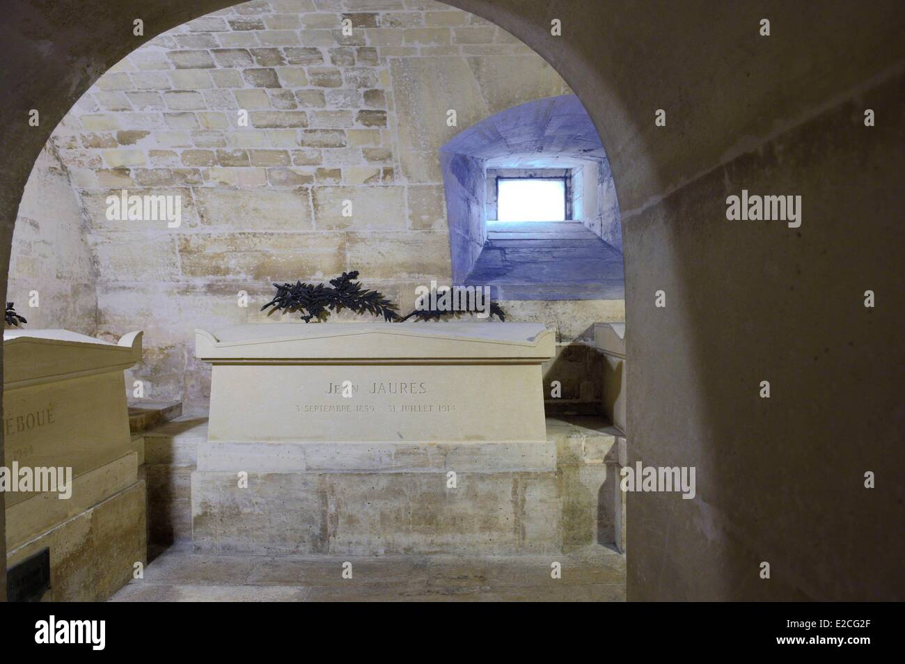 France, Paris, le Panthéon, la crypte, vault réunissant les tombes de ...