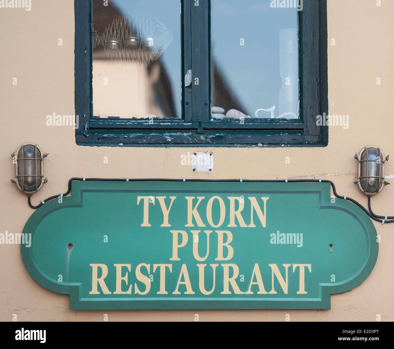 France Finistère Lampaul Ouessant island pub Ty Korn Photo Stock - Alamy