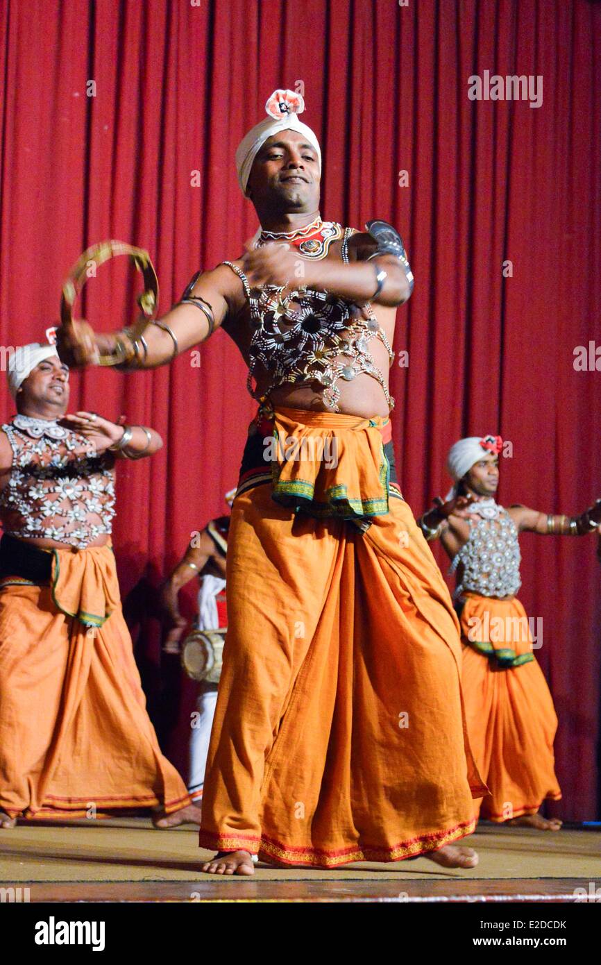 Costume traditionnel sri lanka Banque de photographies et d’images à ...