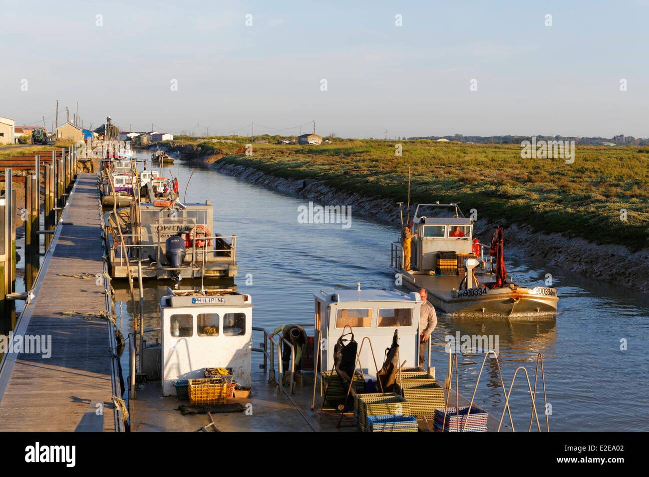 La France, Charente-Maritime, ile d'Oleron, Oleron island, les barges ...