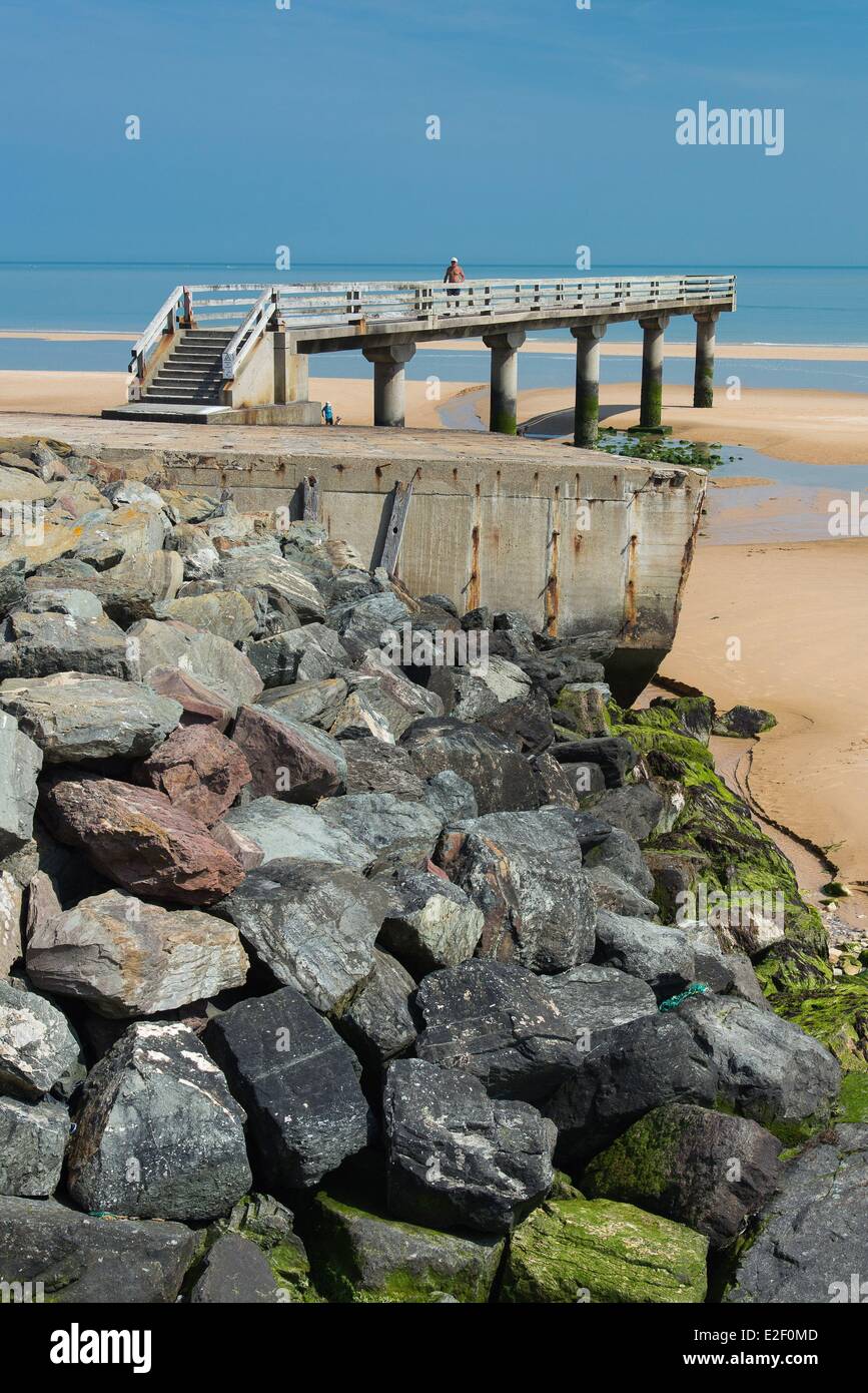France Calvados Vierville sur Mer ponton flottant échoués sur la ...