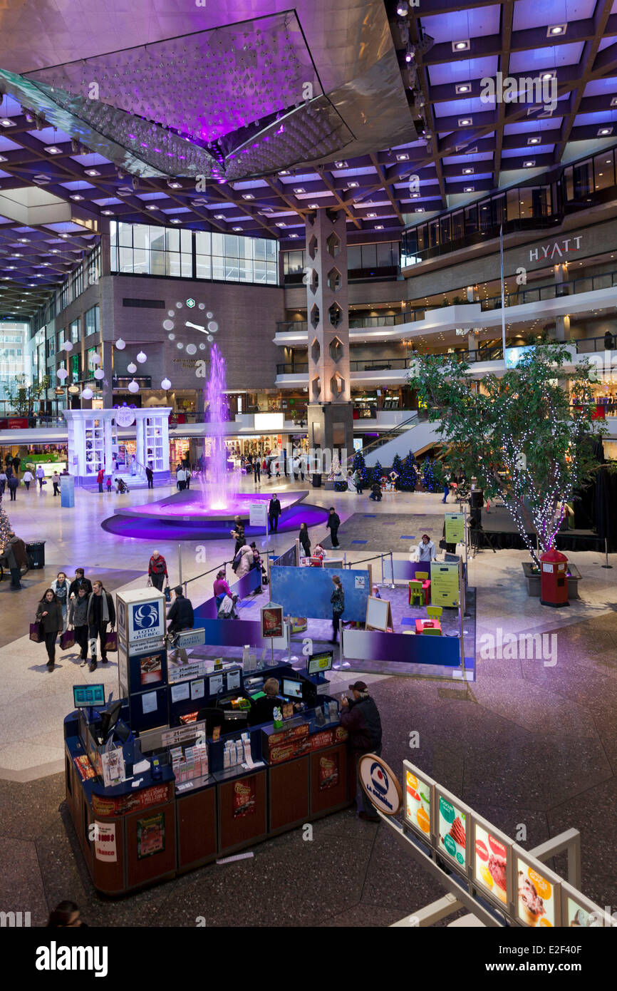 Canada, Québec, Montréal, la ville souterraine, le centre commercial ...