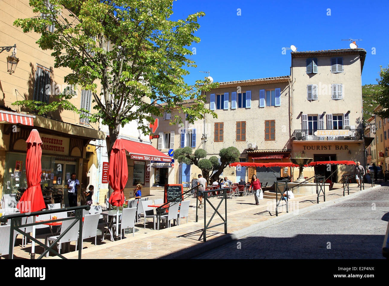 France, Bouches du Rhone, Gemenos, Place Georges Clemenceau Photo Stock ...