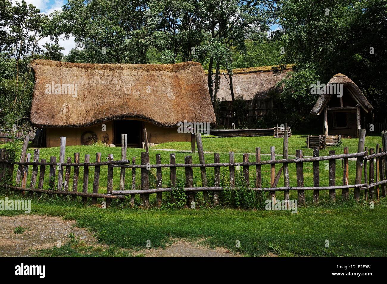 France, Haute Garonne, St Julien Archeosite, village gaulois, maisons ...