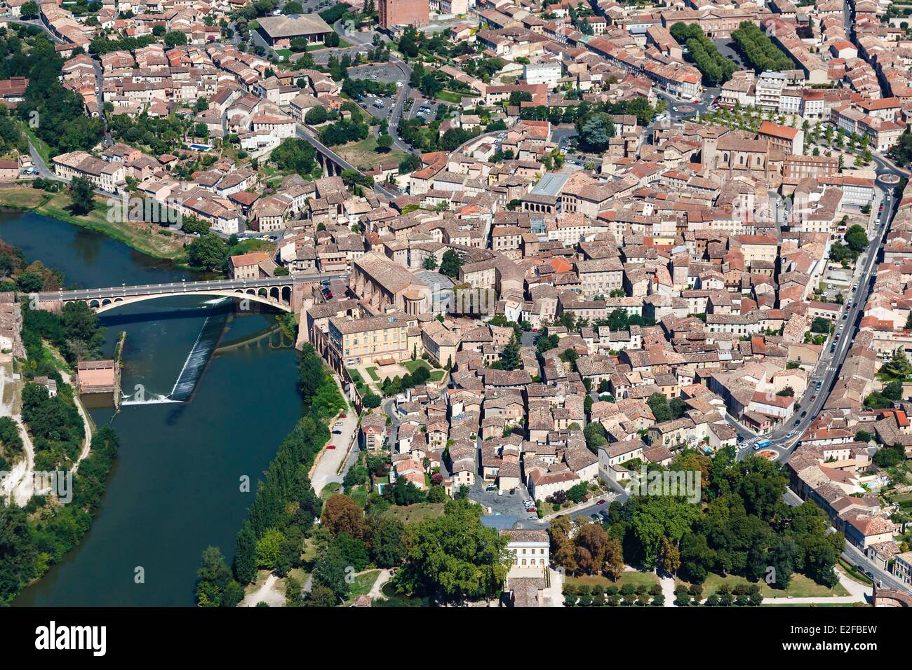 La France, Tarn, Gaillac, la ville sur la rivière Tarn (vue aérienne ...