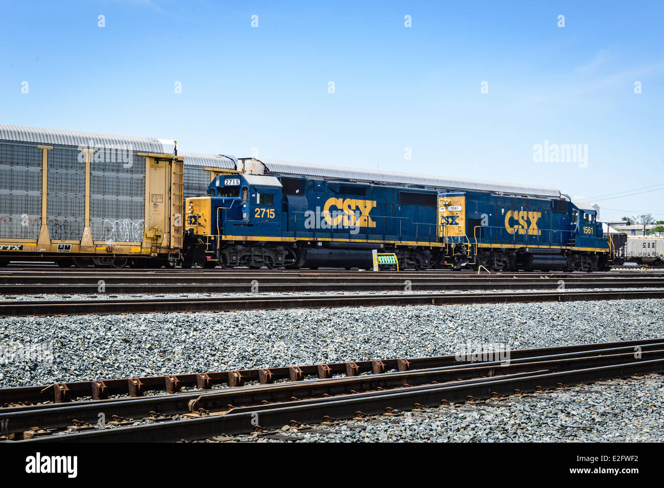 La CSX locomotives EMD GP38-2 No 2715 et EMD GP15-1 No 1561, Curtis Bay ...