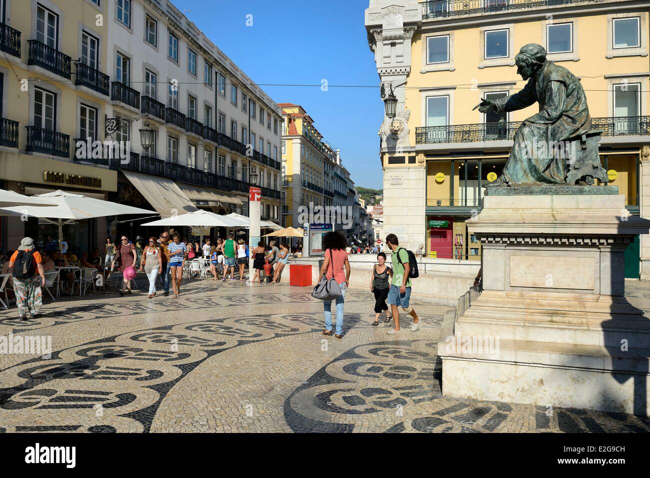 Quartier du Chiado Lisbonne Portugal Largo do Chiado et la statue du ...