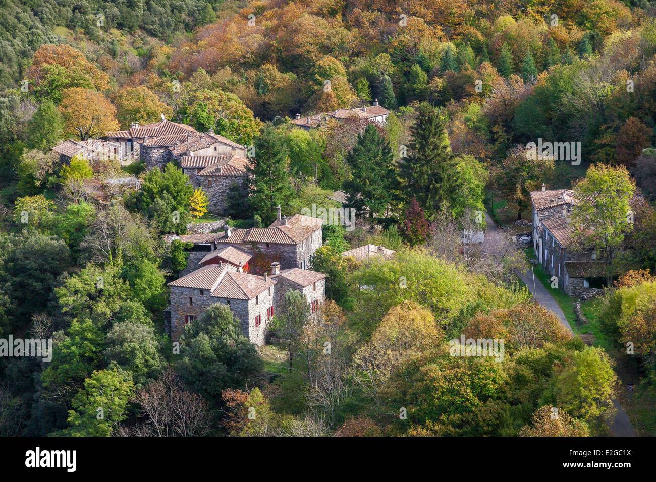 Maison foret cevennes Banque de photographies et d’images à haute ...