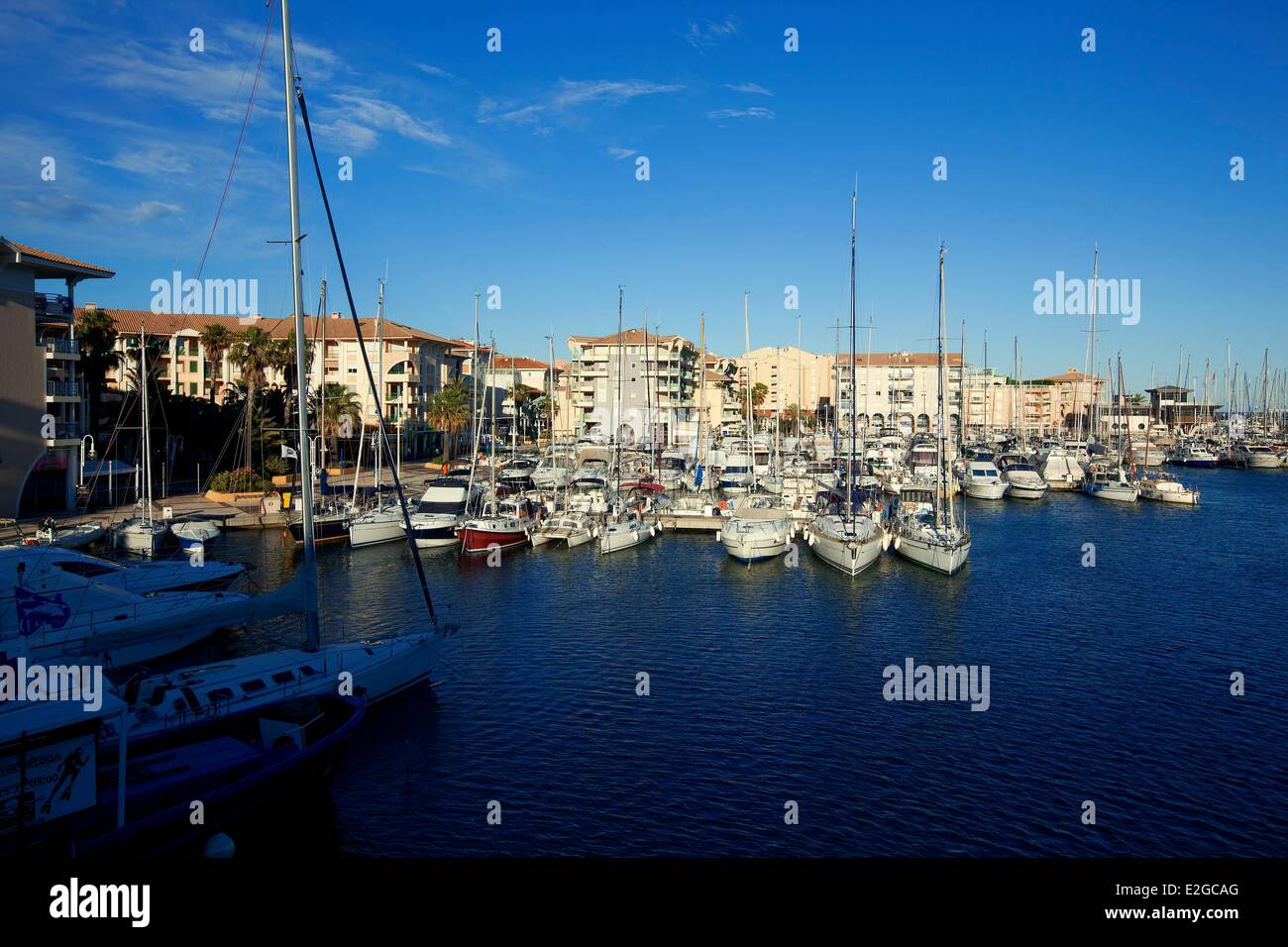 Port frejus Banque de photographies et d’images à haute résolution - Alamy