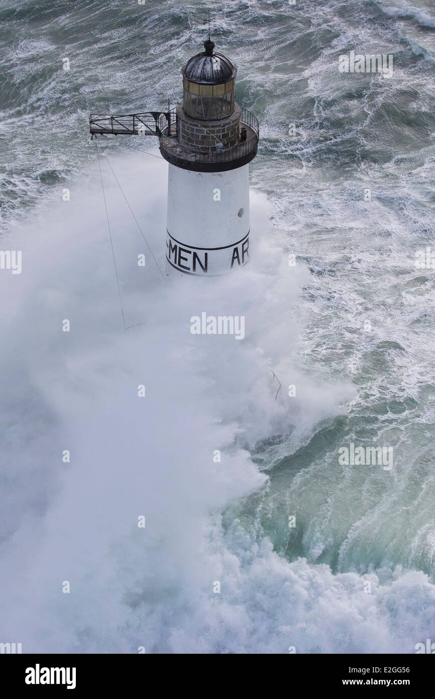 Finistere Mer d'Iroise 8 février 2014 Grande-Bretagne phare en pleine ...