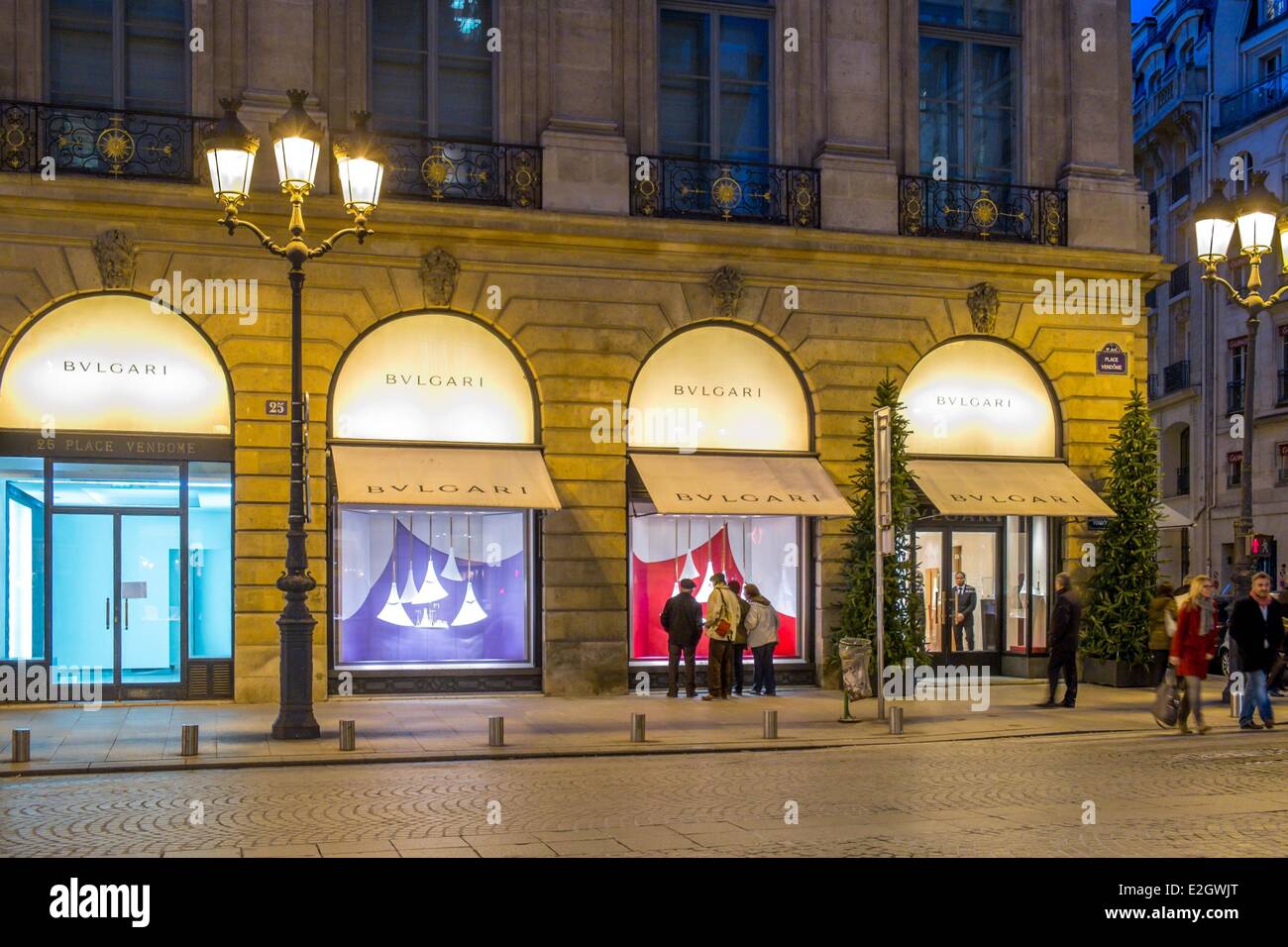 France Paris boutiques de luxe de la Place Vendôme par nuit Photo Stock - Alamy
