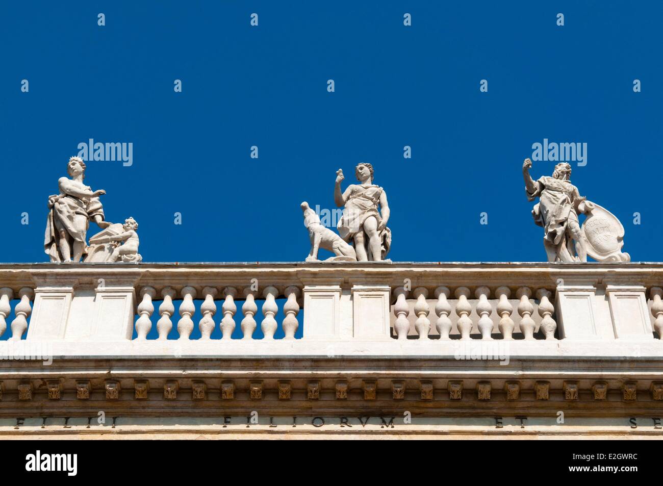 Palazzo canossa Banque de photographies et d’images à haute résolution ...
