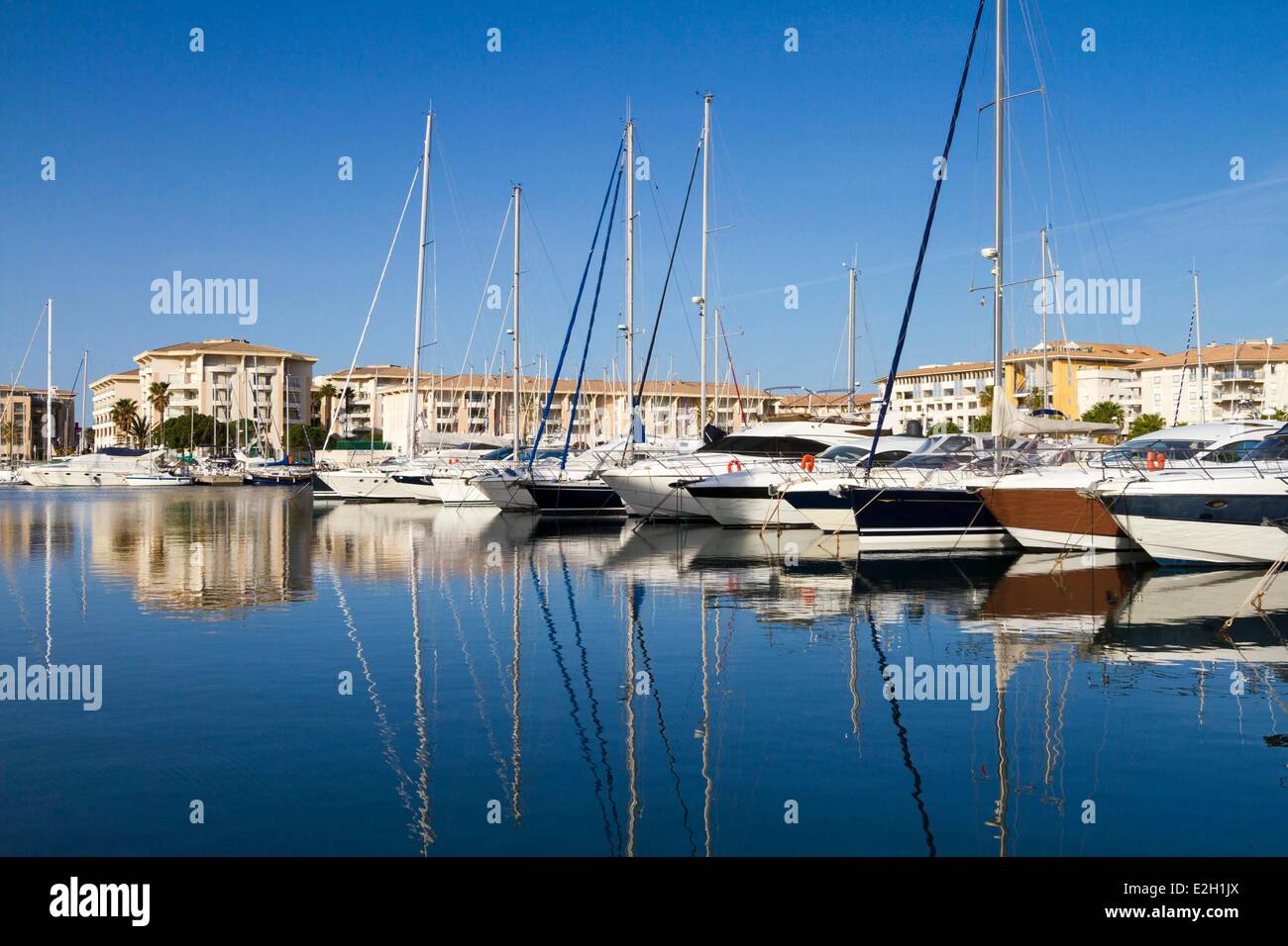 Port frejus Banque de photographies et d’images à haute résolution - Alamy